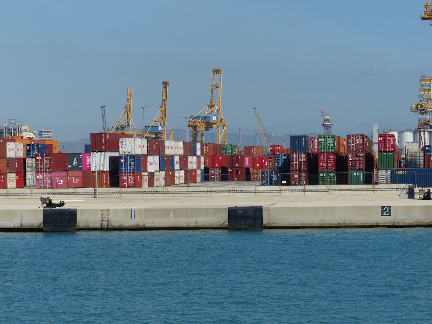 El tráfico de contenedores del puerto de Barcelona crece casi un 7% en el primer cuatrimestre de ...