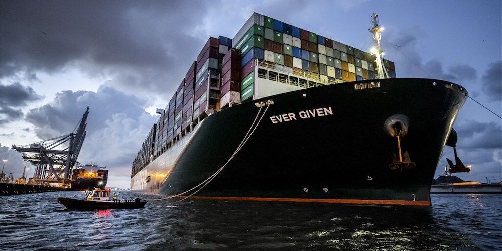 El 'Ever Given' arriba a Rotterdam